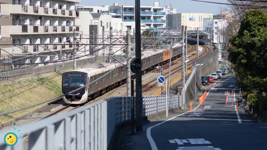 大井町線 わかりやすい路線図と駅一覧・鉄道写真 (東急電鉄) - 駅ずかん
